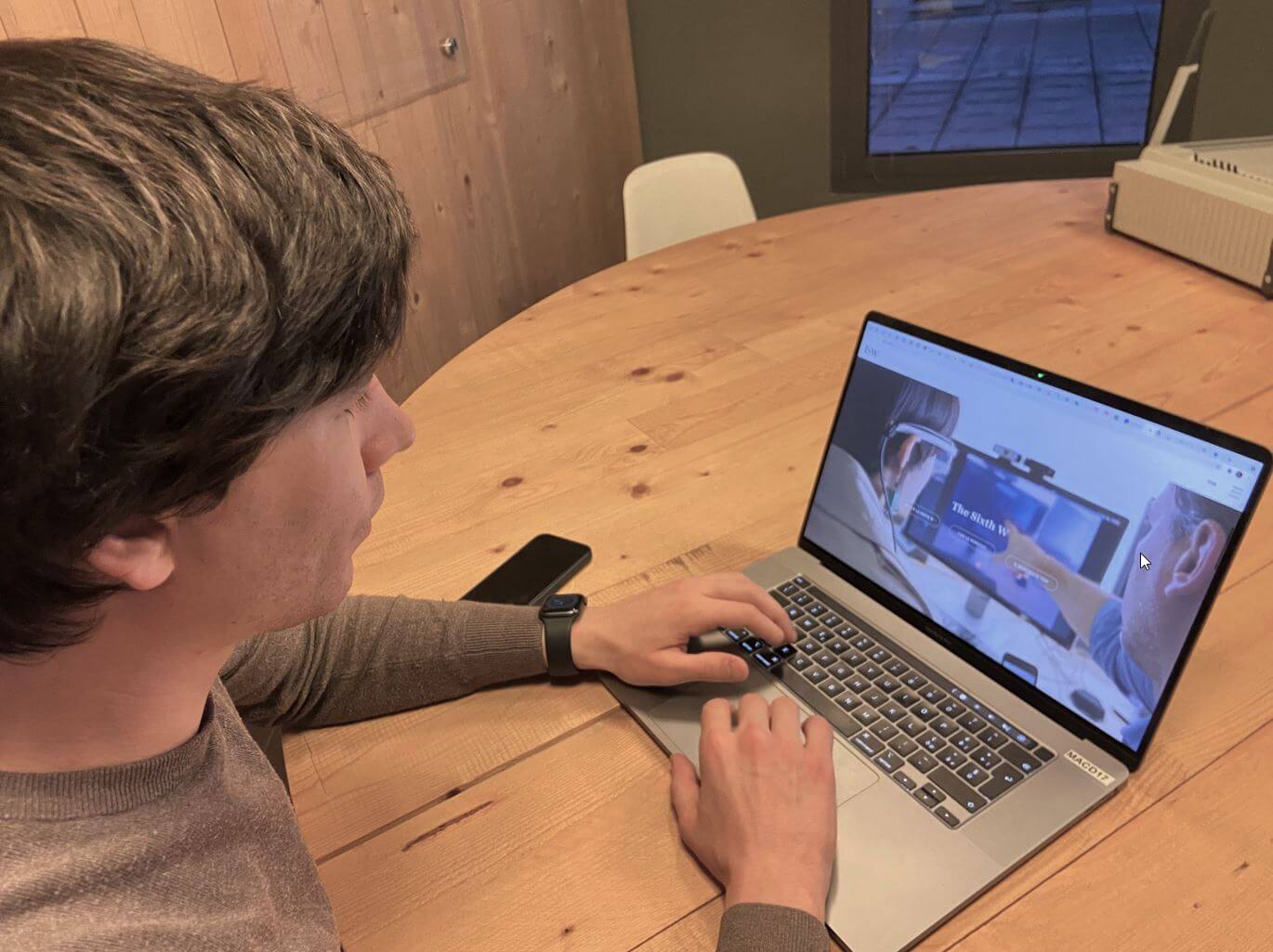 Eye tracking via webcam: is it really possible? - TSW